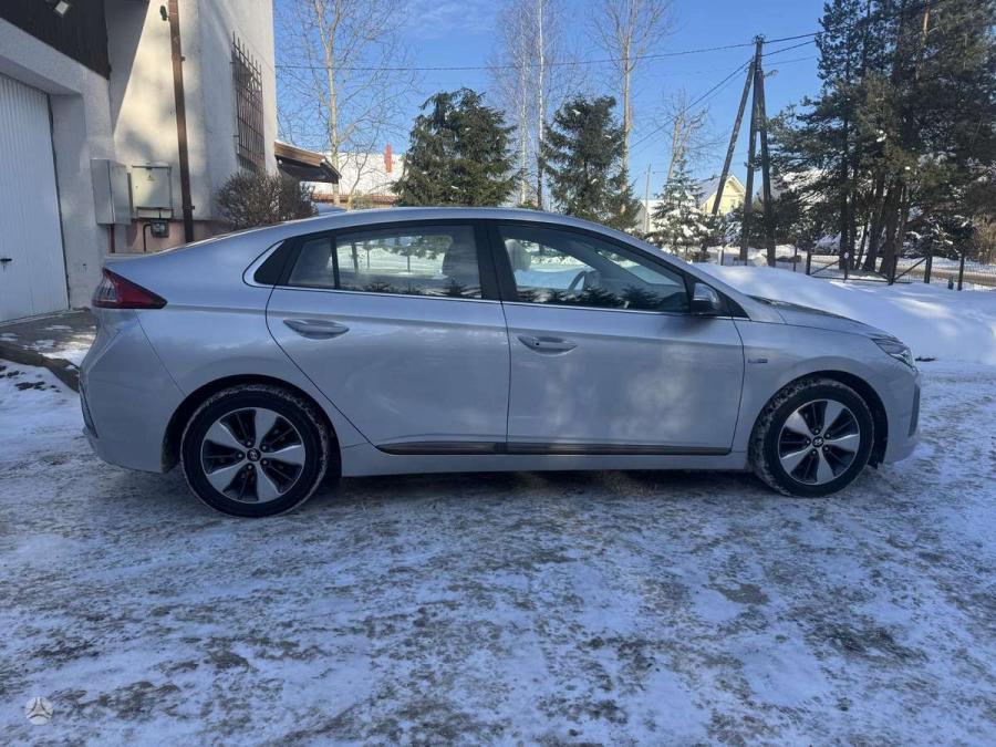 Pelēks Hyundai Ioniq 2018 Viļņa, ar dzinēja tilpumu 0.00 L un nobraukumu 245 tūkst. km par 10499 €, foto 4 vietnē AUTOMOTO.COM.LV