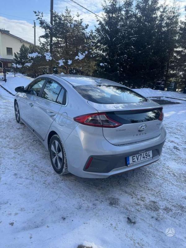 Pelēks Hyundai Ioniq 2018 Viļņa, ar dzinēja tilpumu 0.00 L un nobraukumu 245 tūkst. km par 10499 €, foto 5 vietnē AUTOMOTO.COM.LV
