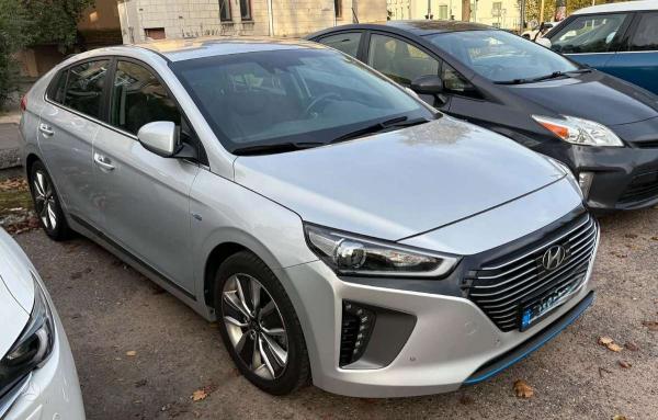 Grey Hyundai Ioniq 2018 in Vilnius, with an engine capacity of 1.58 L and mileage of 115 thousand km for 10420 €, photo 3 on AUTOMOTO.COM.LV