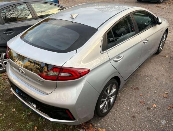 Grey Hyundai Ioniq 2018 in Vilnius, with an engine capacity of 1.58 L and mileage of 115 thousand km for 10420 €, photo 5 on AUTOMOTO.COM.LV