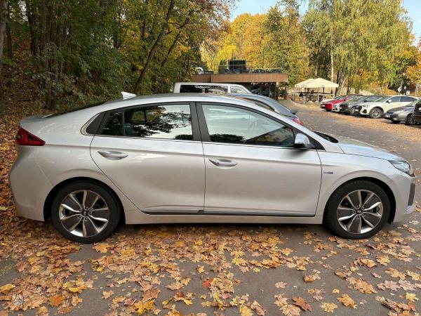 Grey Hyundai Ioniq 2018 in Vilnius, with an engine capacity of 1.58 L and mileage of 115 thousand km for 10420 €, photo 6 on AUTOMOTO.COM.LV
