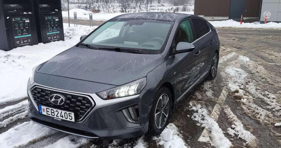 Grey Hyundai Ioniq 2019 in Vilnius, with an engine capacity of 1.58 L and mileage of 193 thousand km for 8000 €, photo 1 on AUTOMOTO.COM.LV
