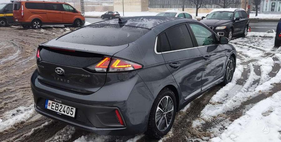 Grey Hyundai Ioniq 2019 in Vilnius, with an engine capacity of 1.58 L and mileage of 193 thousand km for 8000 €, photo 3 on AUTOMOTO.COM.LV