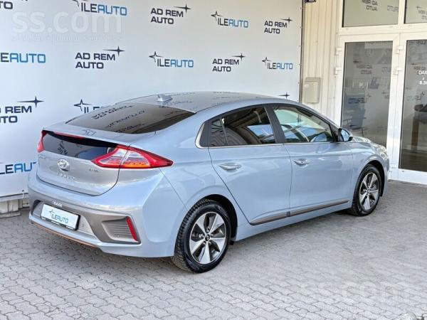 Pelēks Hyundai Ioniq 2019 Rīga, ar dzinēja tilpumu 0.00 L un nobraukumu 93 tūkst. km par 9500 €, foto 4 vietnē AUTOMOTO.COM.LV