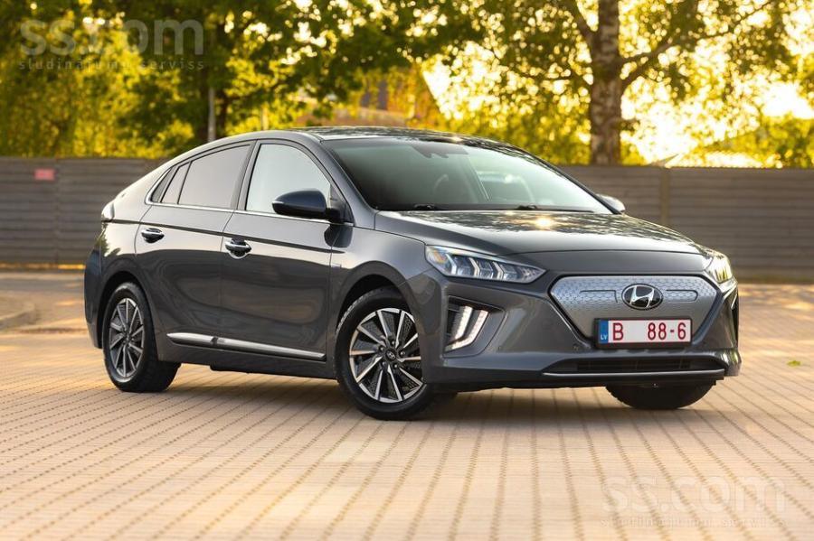 Pelēks Hyundai Ioniq 2020 Jelgava, ar dzinēja tilpumu 0.00 L un nobraukumu 88 tūkst. km par 18500 €, foto 1 vietnē AUTOMOTO.COM.LV