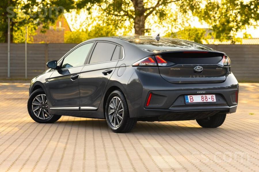Pelēks Hyundai Ioniq 2020 Jelgava, ar dzinēja tilpumu 0.00 L un nobraukumu 88 tūkst. km par 18500 €, foto 2 vietnē AUTOMOTO.COM.LV