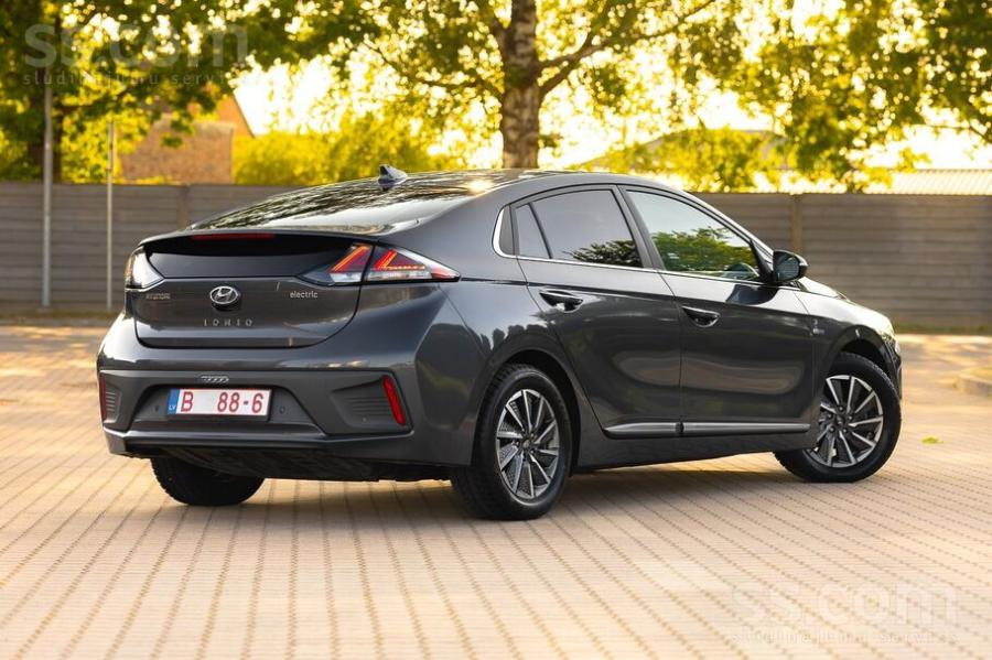 Pelēks Hyundai Ioniq 2020 Jelgava, ar dzinēja tilpumu 0.00 L un nobraukumu 88 tūkst. km par 18500 €, foto 3 vietnē AUTOMOTO.COM.LV