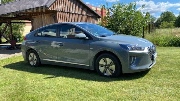 Pelēks Hyundai Ioniq 2020 Liepāja, ar dzinēja tilpumu 1.60 L un nobraukumu 69 tūkst. km par 12000 €, foto 1 vietnē AUTOMOTO.COM.LV