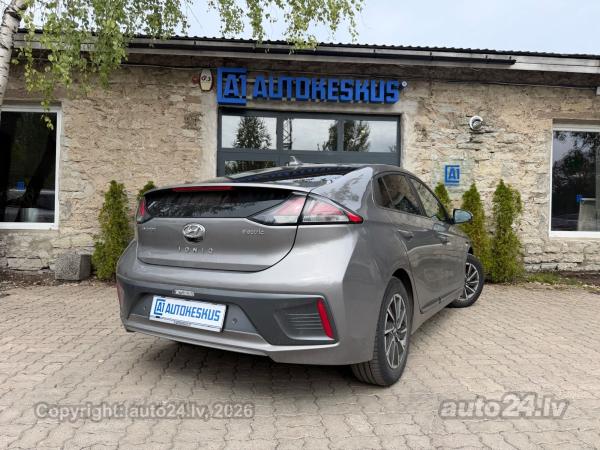 Pelēks Hyundai Ioniq 2020 Tallina, ar dzinēja tilpumu 0.00 L un nobraukumu 85 tūkst. km par 16990 €, foto 2 vietnē AUTOMOTO.COM.LV