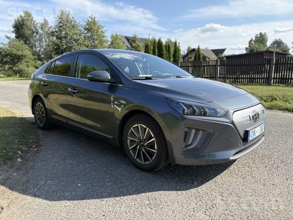 Grey Hyundai Ioniq 2020 in Riga, with an engine capacity of 1.60 L and mileage of 119 thousand km for 13500 €, photo 4 on AUTOMOTO.COM.LV