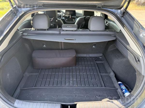 Grey Hyundai Ioniq 2020 in Riga, with an engine capacity of 1.60 L and mileage of 119 thousand km for 13500 €, photo 8 on AUTOMOTO.COM.LV
