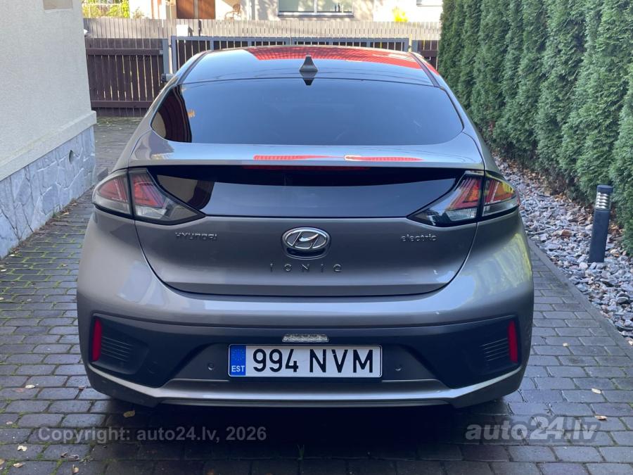 Pelēks Hyundai Ioniq 2020 Tallina, ar dzinēja tilpumu 0.00 L un nobraukumu 76 tūkst. km par 15990 €, foto 5 vietnē AUTOMOTO.COM.LV