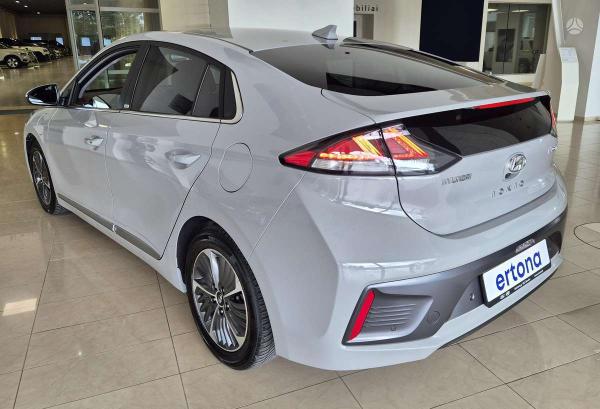 Pelēks Hyundai Ioniq 2021 Šauļi, ar dzinēja tilpumu 1.58 L un nobraukumu 45 tūkst. km par 17800 €, foto 3 vietnē AUTOMOTO.COM.LV