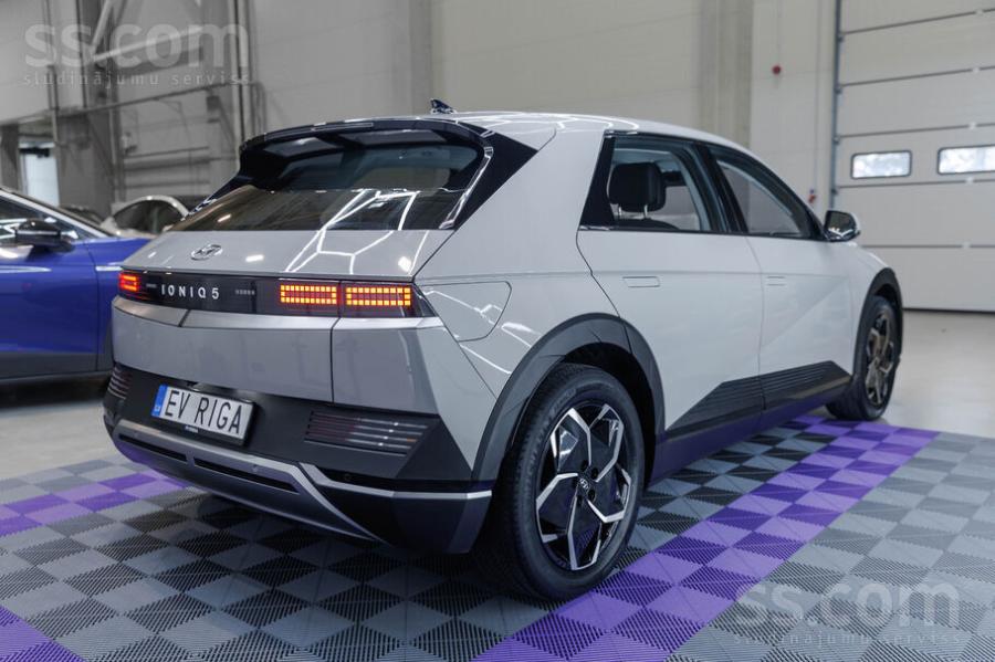 Grey Hyundai Ioniq 2021 in Riga, with an engine capacity of 0.00 L and mileage of 81 thousand km for 24890 €, photo 10 on AUTOMOTO.COM.LV