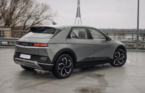 Pelēks Hyundai Ioniq 2022 Rīga, ar dzinēja tilpumu 0.00 L un nobraukumu 35 tūkst. km par 29500 €, foto 5 vietnē AUTOMOTO.COM.LV