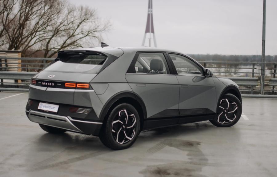 Pelēks Hyundai Ioniq 2022 Rīga, ar dzinēja tilpumu 0.00 L un nobraukumu 35 tūkst. km par 29500 €, foto 5 vietnē AUTOMOTO.COM.LV