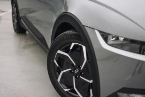 Pelēks Hyundai Ioniq 2022 Rīga, ar dzinēja tilpumu 0.00 L un nobraukumu 35 tūkst. km par 29500 €, foto 6 vietnē AUTOMOTO.COM.LV
