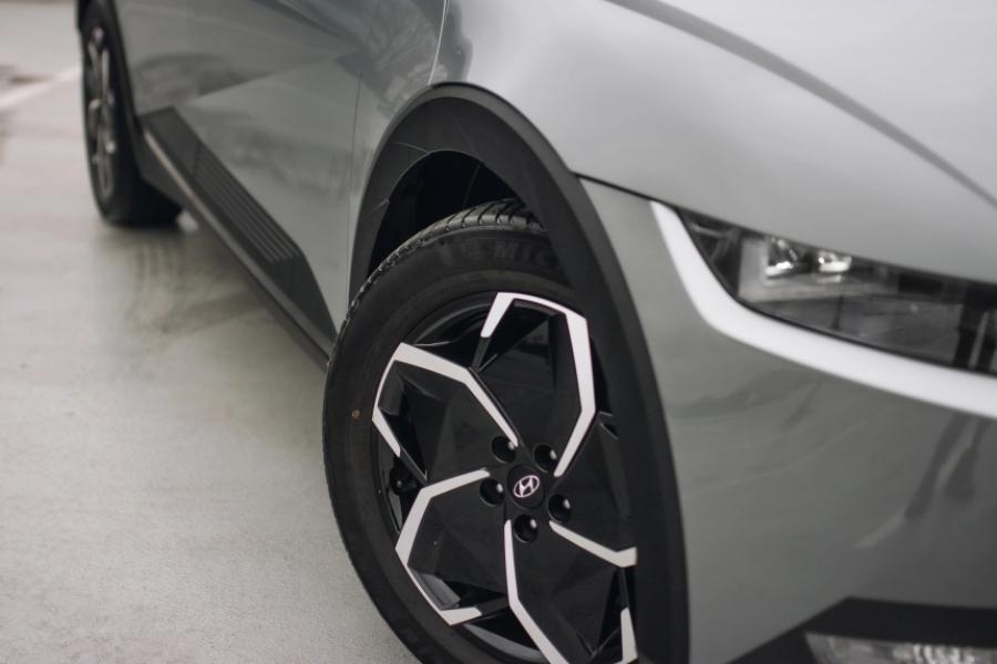 Pelēks Hyundai Ioniq 2022 Rīga, ar dzinēja tilpumu 0.00 L un nobraukumu 35 tūkst. km par 29500 €, foto 6 vietnē AUTOMOTO.COM.LV