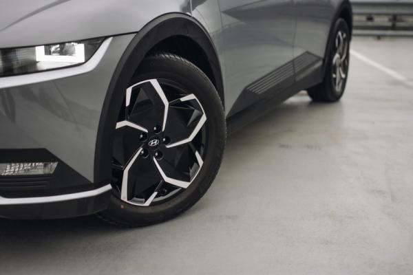Серый Хендай Ioniq 2022 в Рига, объемом двигателя 0.00 л и пробегом 35 тыс. км за 29500 €, фото 9 на AUTOMOTO.COM.LV