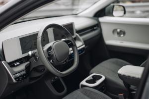 Pelēks Hyundai Ioniq 2022 Rīga, ar dzinēja tilpumu 0.00 L un nobraukumu 35 tūkst. km par 29500 €, foto 13 vietnē AUTOMOTO.COM.LV