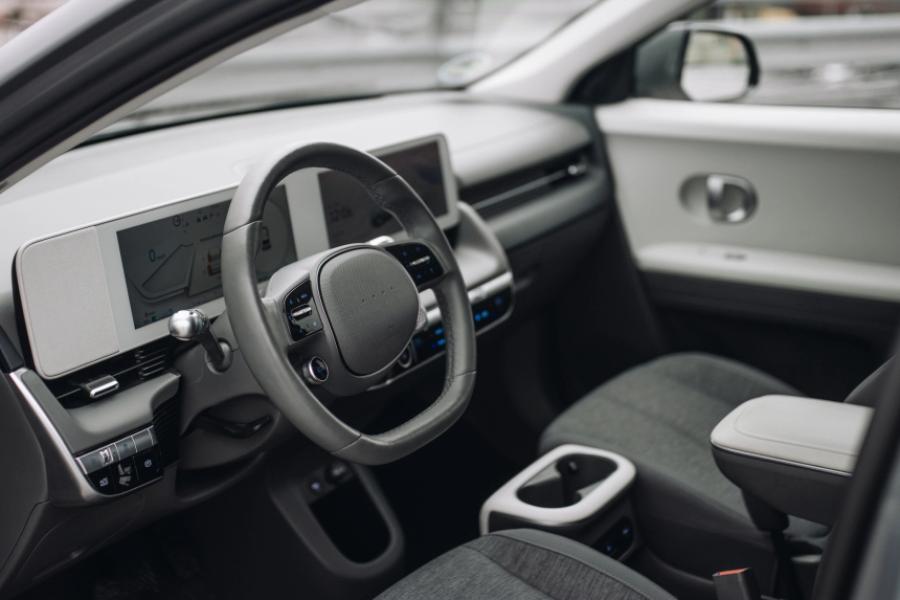 Pelēks Hyundai Ioniq 2022 Rīga, ar dzinēja tilpumu 0.00 L un nobraukumu 35 tūkst. km par 29500 €, foto 13 vietnē AUTOMOTO.COM.LV