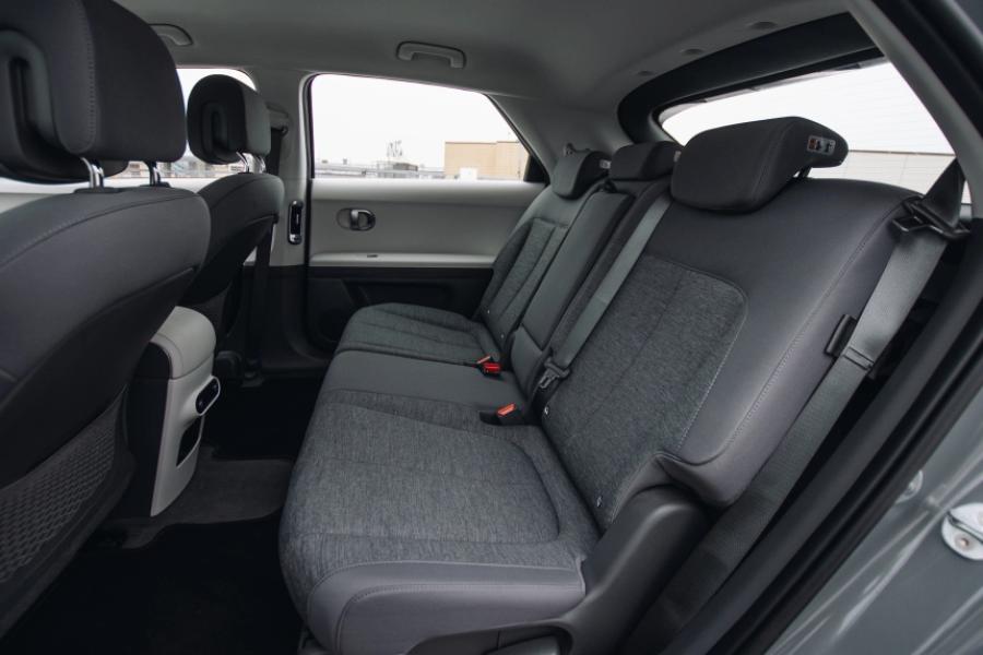 Pelēks Hyundai Ioniq 2022 Rīga, ar dzinēja tilpumu 0.00 L un nobraukumu 35 tūkst. km par 29500 €, foto 19 vietnē AUTOMOTO.COM.LV