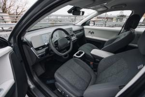 Pelēks Hyundai Ioniq 2022 Rīga, ar dzinēja tilpumu 0.00 L un nobraukumu 35 tūkst. km par 29500 €, foto 20 vietnē AUTOMOTO.COM.LV