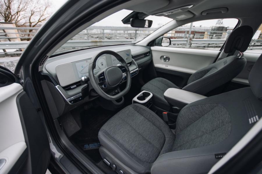Pelēks Hyundai Ioniq 2022 Rīga, ar dzinēja tilpumu 0.00 L un nobraukumu 35 tūkst. km par 29500 €, foto 20 vietnē AUTOMOTO.COM.LV