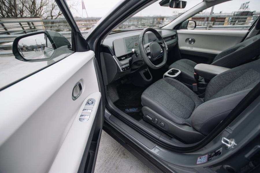 Pelēks Hyundai Ioniq 2022 Rīga, ar dzinēja tilpumu 0.00 L un nobraukumu 35 tūkst. km par 29500 €, foto 21 vietnē AUTOMOTO.COM.LV