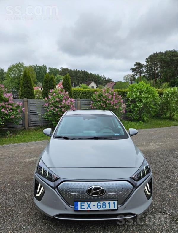 Серый Хендай Ioniq 2022 в Рига, объемом двигателя 0.00 л и пробегом 77 тыс. км за 17500 €, фото 2 на AUTOMOTO.COM.LV
