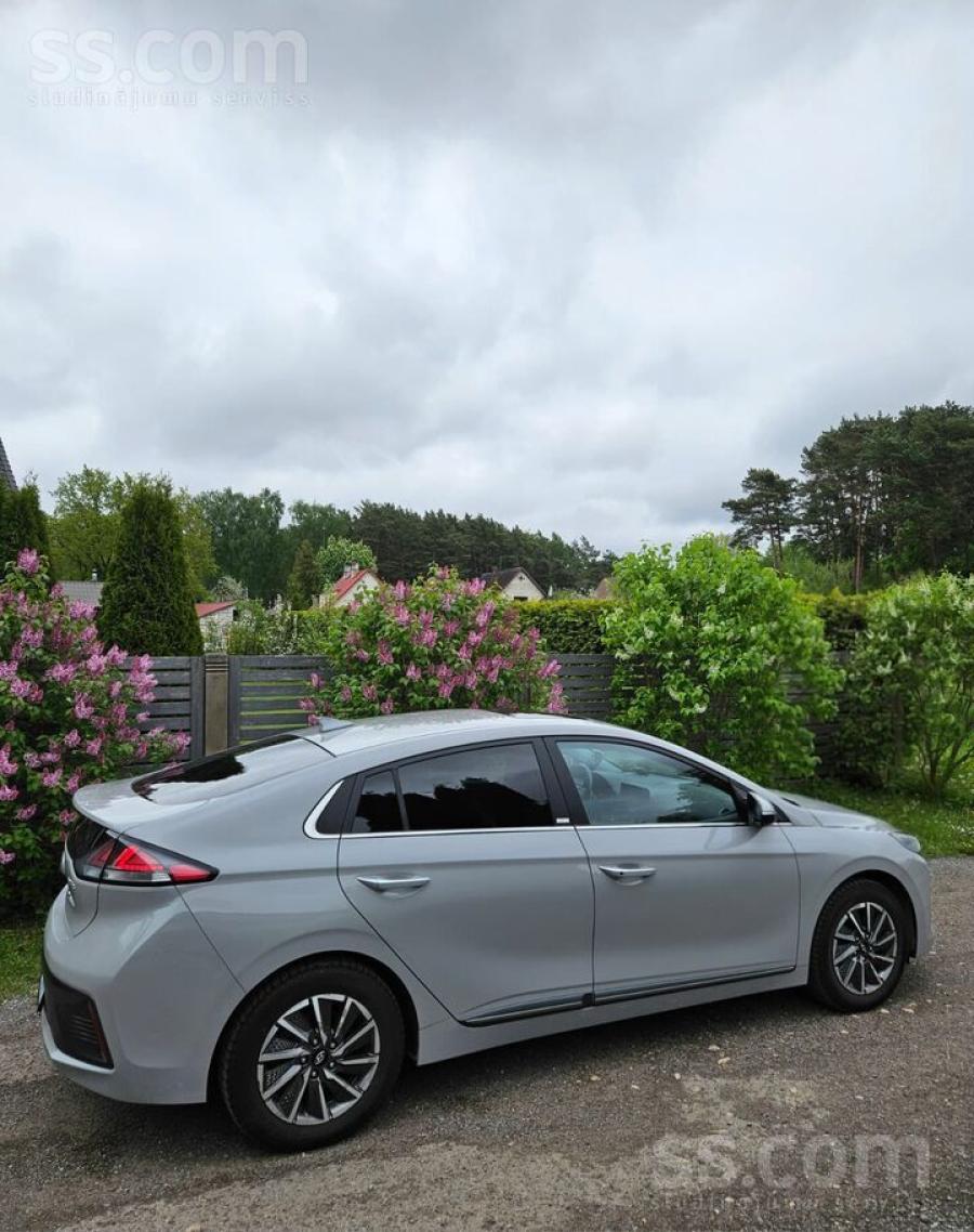 Grey Hyundai Ioniq 2022 in Riga, with an engine capacity of 0.00 L and mileage of 77 thousand km for 17500 €, photo 4 on AUTOMOTO.COM.LV