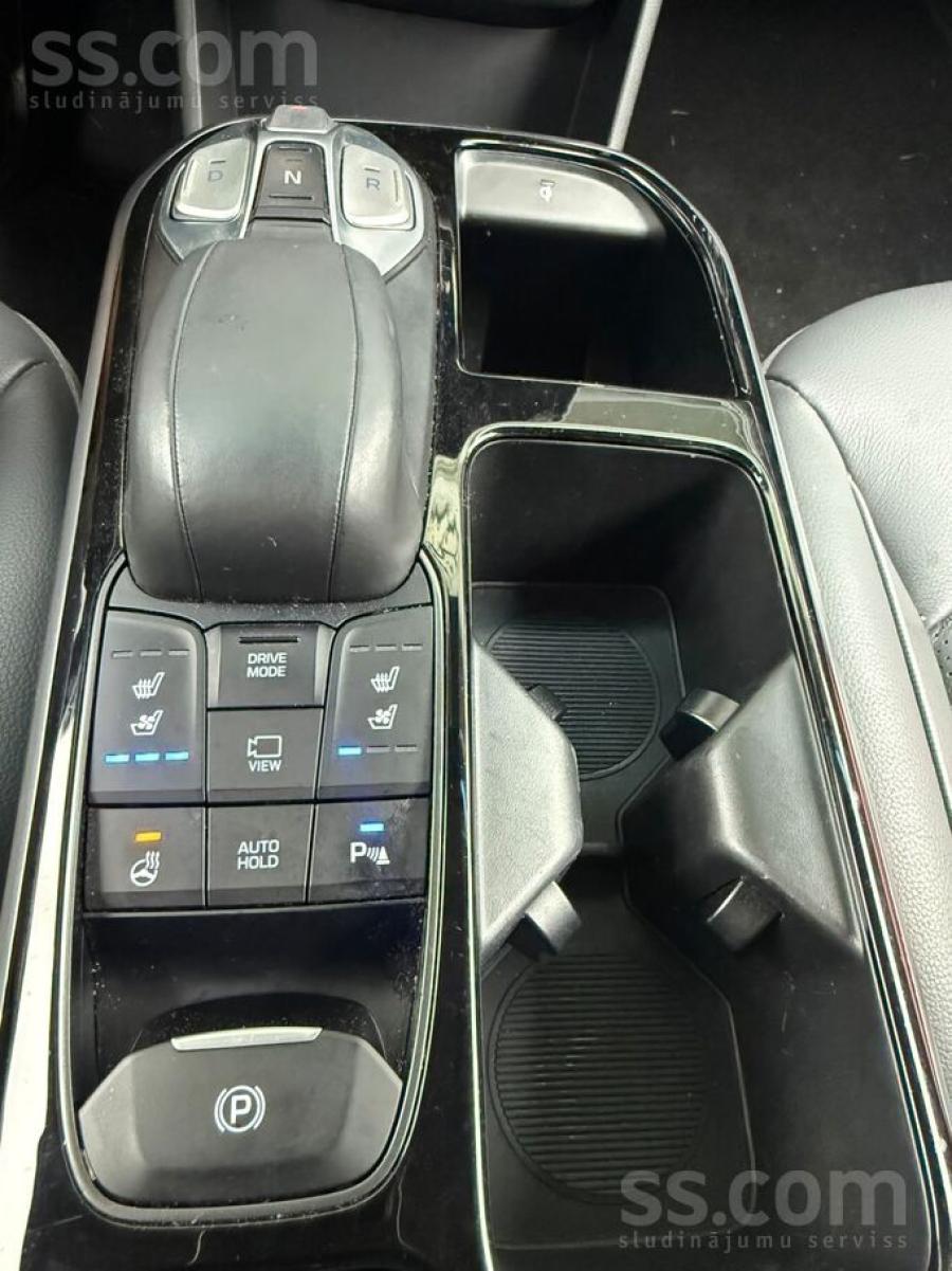 Grey Hyundai Ioniq 2022 in Riga, with an engine capacity of 0.00 L and mileage of 77 thousand km for 17500 €, photo 7 on AUTOMOTO.COM.LV