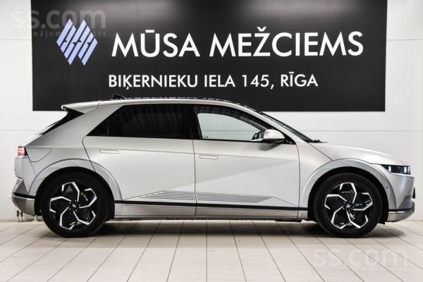 Grey Hyundai Ioniq 2022 in Riga, with an engine capacity of 0.00 L and mileage of 131 thousand km for 25990 €, photo 5 on AUTOMOTO.COM.LV