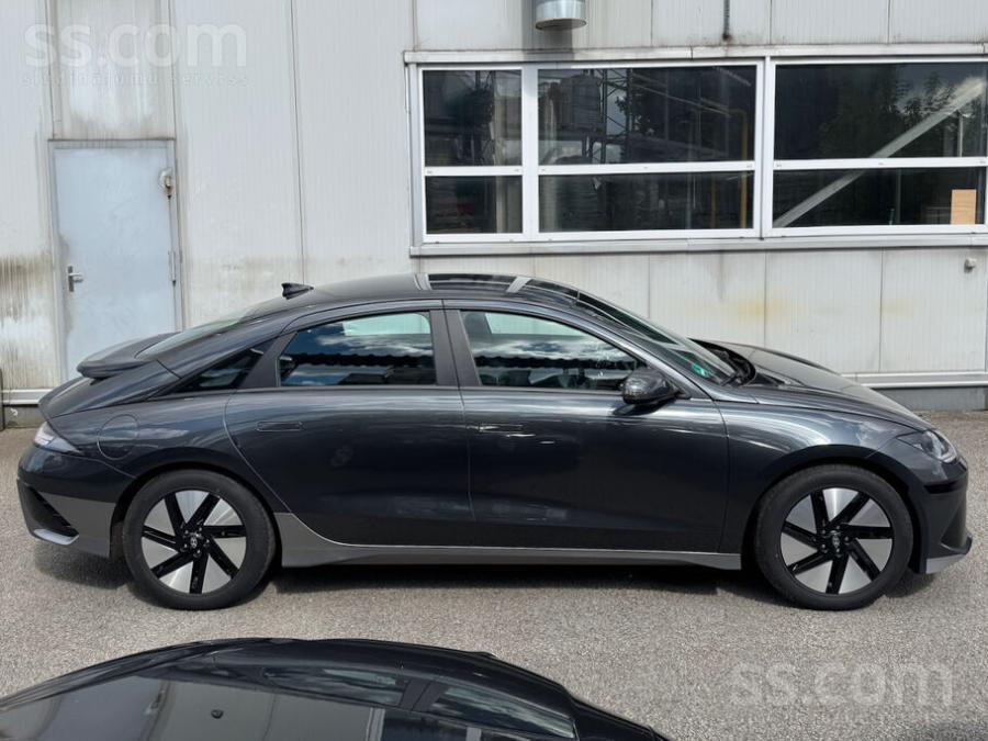 Серый Хендай Ioniq 2023 в Рига, объемом двигателя 0.00 л и пробегом 58 тыс. км за 28900 €, фото 5 на AUTOMOTO.COM.LV