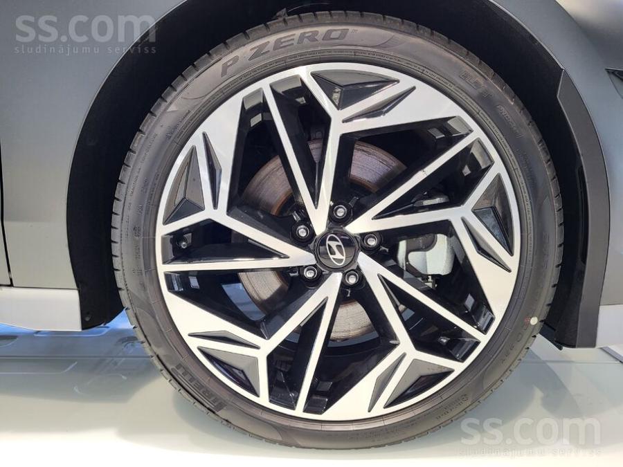 Pelēks Hyundai Ioniq 2024 Rīga, ar dzinēja tilpumu 0.00 L un nobraukumu 18 tūkst. km par 53379 €, foto 22 vietnē AUTOMOTO.COM.LV