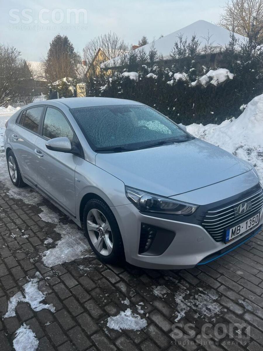 Hyundai Ioniq 2019 in Bauska, with an engine capacity of 1.60 L and mileage of 196 thousand km for 10500 €, photo 1 on AUTOMOTO.COM.LV