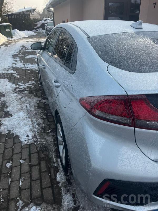 Hyundai Ioniq 2019 in Bauska, with an engine capacity of 1.60 L and mileage of 196 thousand km for 10500 €, photo 5 on AUTOMOTO.COM.LV