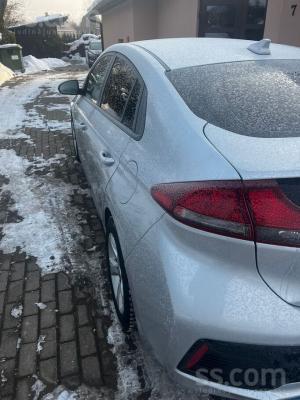 Hyundai Ioniq 2019 in Bauska, with an engine capacity of 1.60 L and mileage of 196 thousand km for 10500 €, photo 5 on AUTOMOTO.COM.LV