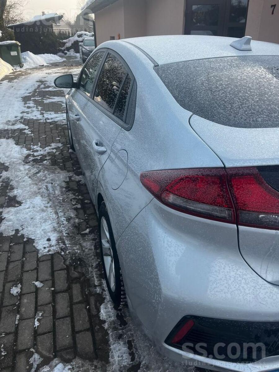 Hyundai Ioniq 2019 in Bauska, with an engine capacity of 1.60 L and mileage of 196 thousand km for 10500 €, photo 5 on AUTOMOTO.COM.LV