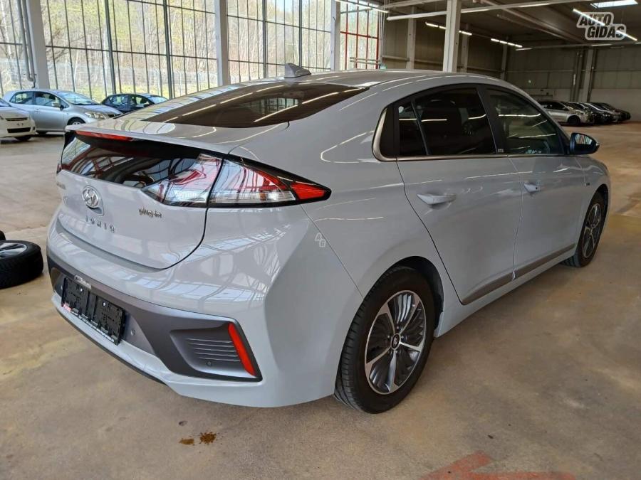 Hyundai Ioniq 2020 in Avizieniai, with an engine capacity of 1.60 L and mileage of 133 thousand km for 14999 €, photo 5 on AUTOMOTO.COM.LV