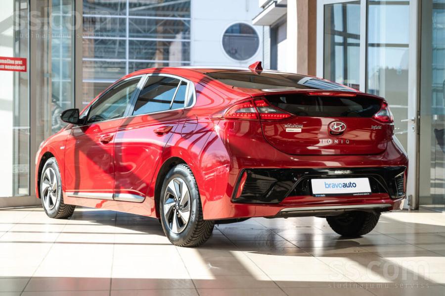 Red Hyundai Ioniq 2019 in Riga, with an engine capacity of 1.60 L and mileage of 64 thousand km for 20350 €, photo 3 on AUTOMOTO.COM.LV