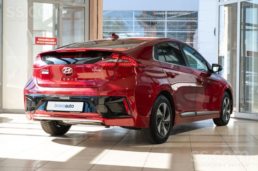 Red Hyundai Ioniq 2019 in Riga, with an engine capacity of 1.60 L and mileage of 64 thousand km for 20350 €, photo 4 on AUTOMOTO.COM.LV