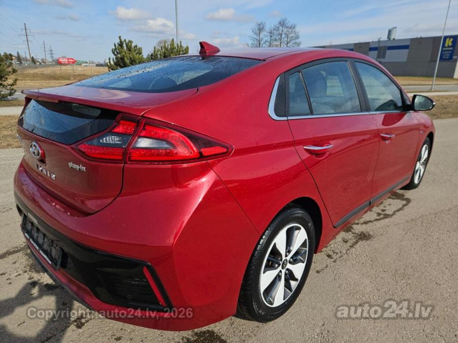 Red Hyundai Ioniq 2019 in Tartu, with an engine capacity of 1.60 L and mileage of 108 thousand km for 14500 €, photo 5 on AUTOMOTO.COM.LV