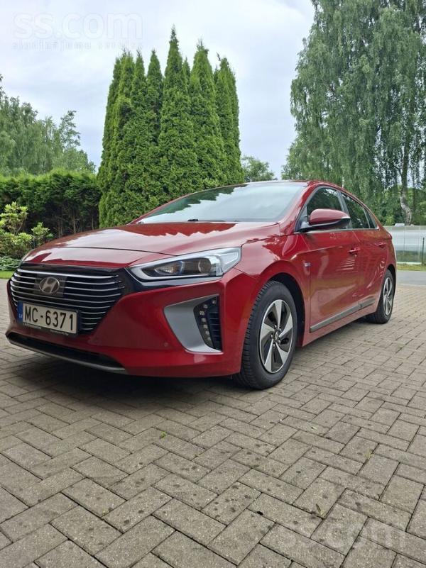 Red Hyundai Ioniq 2019 in Riga, with an engine capacity of 1.60 L and mileage of 198 thousand km for 10600 €, photo 1 on AUTOMOTO.COM.LV