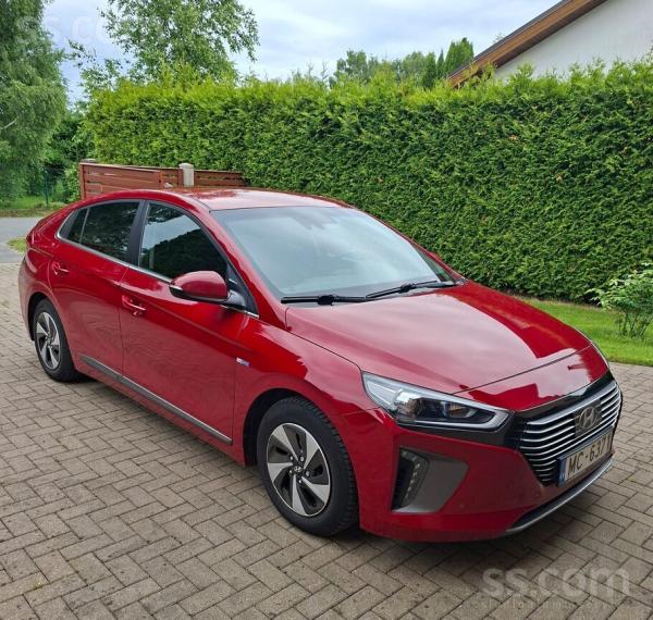 Red Hyundai Ioniq 2019 in Riga, with an engine capacity of 1.60 L and mileage of 198 thousand km for 10600 €, photo 2 on AUTOMOTO.COM.LV