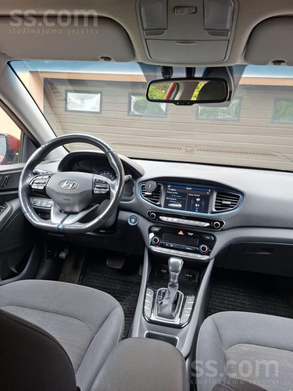 Red Hyundai Ioniq 2019 in Riga, with an engine capacity of 1.60 L and mileage of 198 thousand km for 10600 €, photo 5 on AUTOMOTO.COM.LV