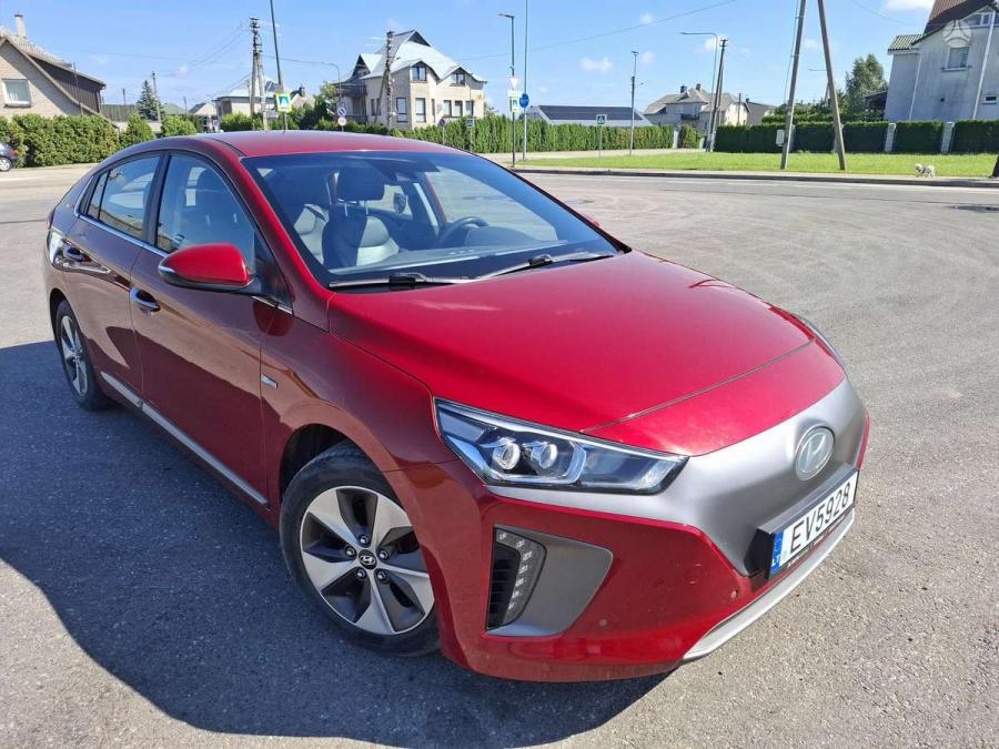Red Hyundai Ioniq 2019 in Kaunas, with an engine capacity of 0.00 L and mileage of 102 thousand km for 16900 €, photo 1 on AUTOMOTO.COM.LV
