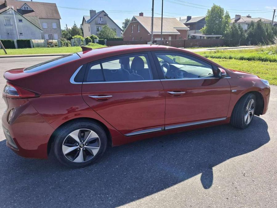 Red Hyundai Ioniq 2019 in Kaunas, with an engine capacity of 0.00 L and mileage of 102 thousand km for 16900 €, photo 3 on AUTOMOTO.COM.LV