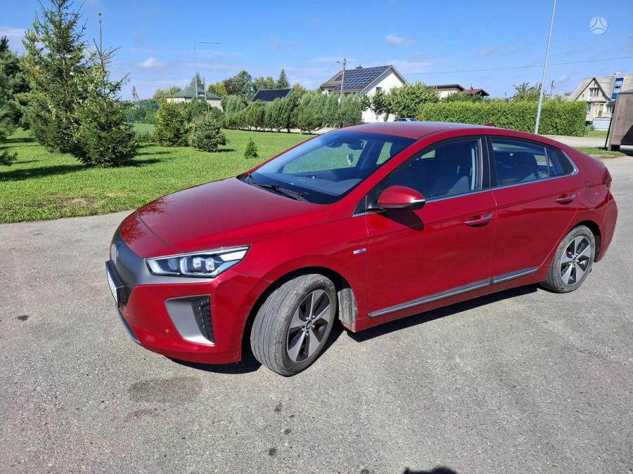 Red Hyundai Ioniq 2019 in Kaunas, with an engine capacity of 0.00 L and mileage of 102 thousand km for 16900 €, photo 5 on AUTOMOTO.COM.LV