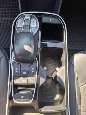 Red Hyundai Ioniq 2019 in Kaunas, with an engine capacity of 0.00 L and mileage of 102 thousand km for 16900 €, photo 13 on AUTOMOTO.COM.LV